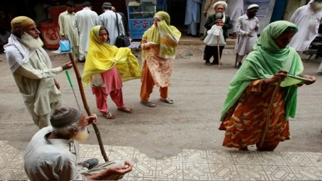Pakistani Beggars : पाकिस्तान में भिखारी वार्षिक (सालाना) कमाते हैं ११७ ...